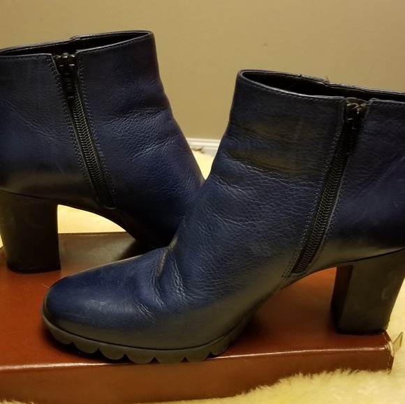 THE FLEXX | Shoes | The Flexx Ankle Booties Navy Blue Sz8 | Poshmark